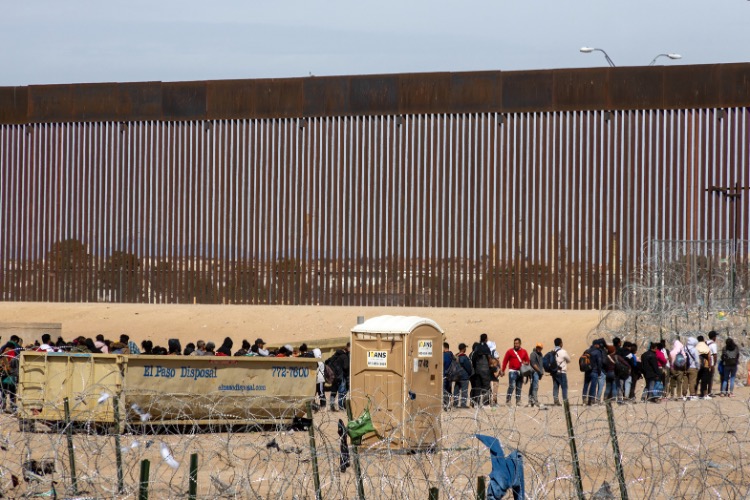 Supreme Court Allows Texas to Enforce Deportation Law - The New American